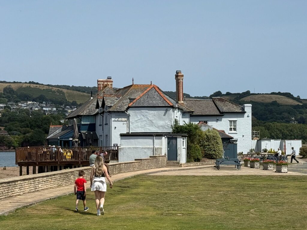 Discover the Best Teignmouth and Shaldon Pubs | Your Devon Escape